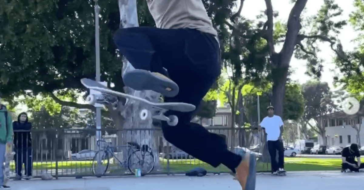 The Perfect Catch: This No-Comply Kickflip Is Borderline Flawless