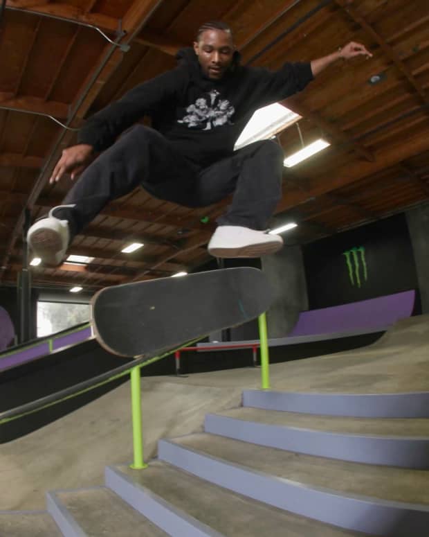 Skateboarding 101: How To Turn, Tic-Tac and Kick Turn in 7 Simple Steps ...