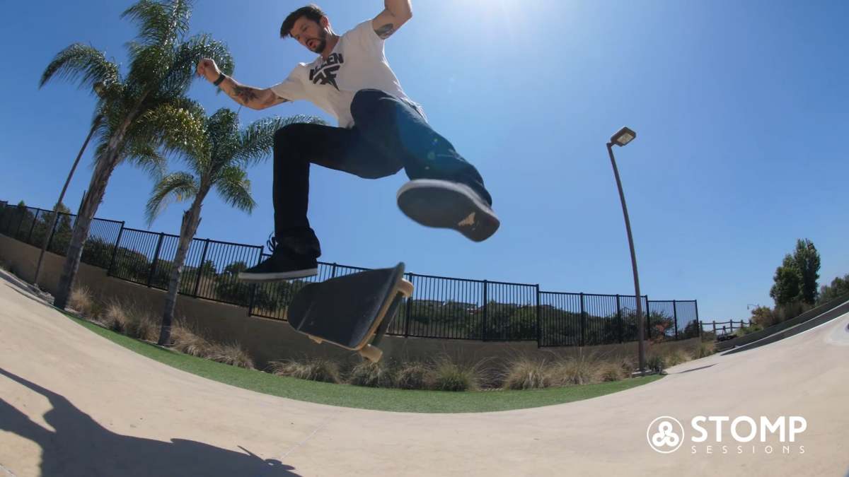 Backside 180 Kickflip