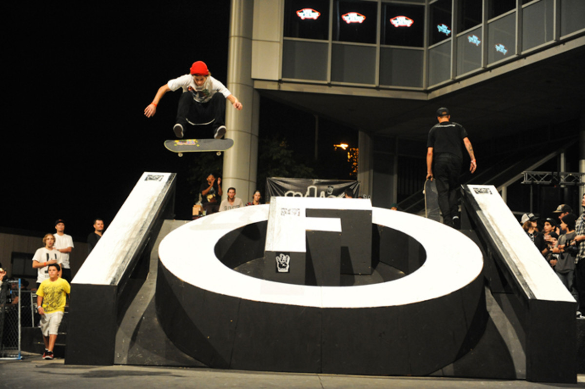 9Frames/Second 2010 Vans Downtown Showdown