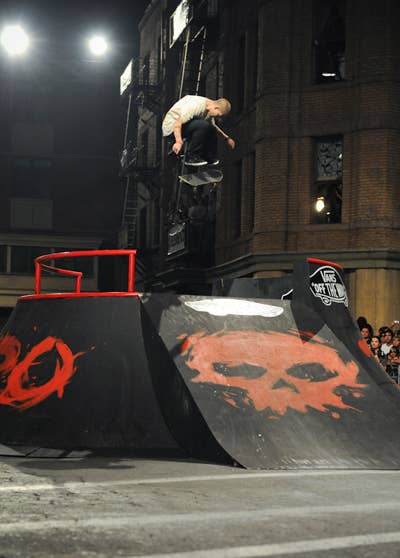 9Frames/Second 2010 Vans Downtown Showdown