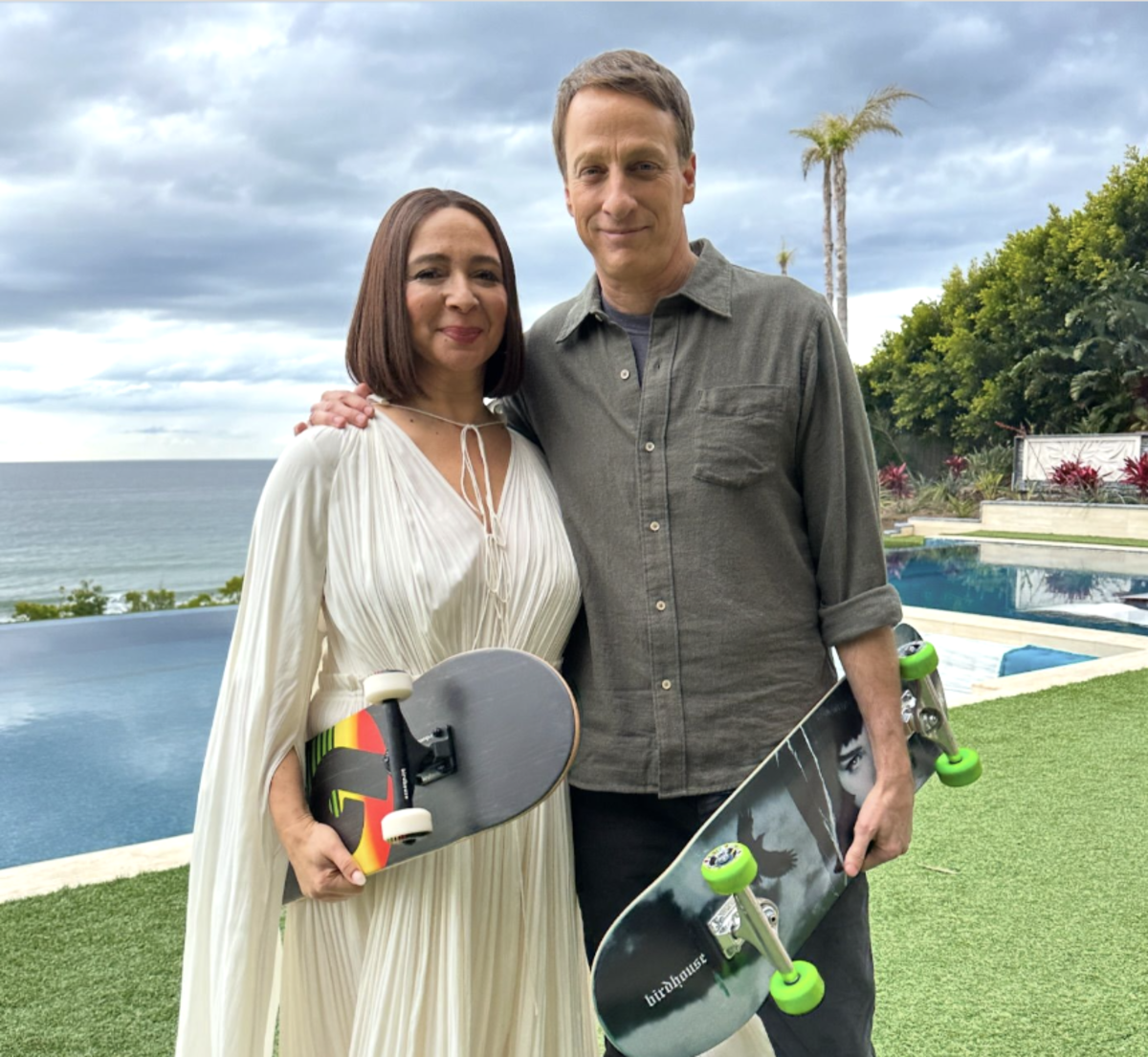 Tony Hawk Teaches Maya Rudolph To Skateboard for TV Series ‘Loot’