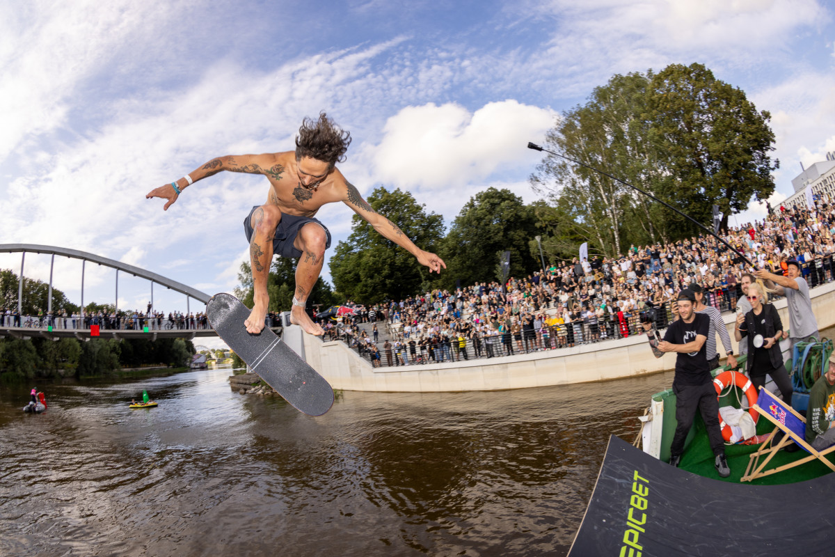 Day 1 at the world famous Simple Session contest in Europe