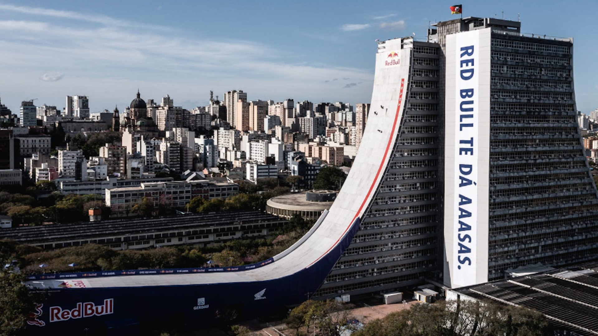 Sandro Dias Breaks 2 Skateboarding World Records on the 'World's ...