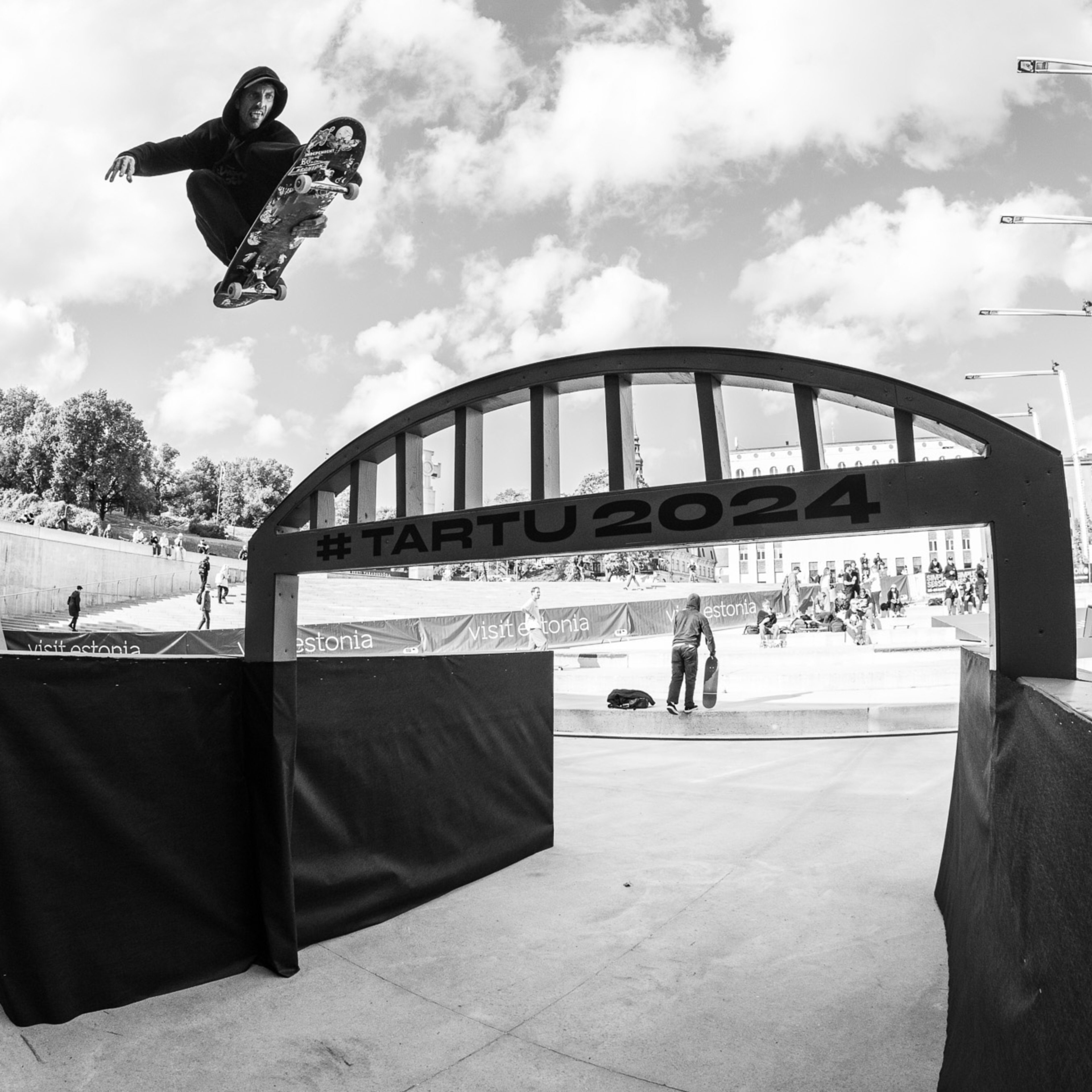 Aaron "Jaws" Homoki takes us behind one of his biggest Ollies ever ...