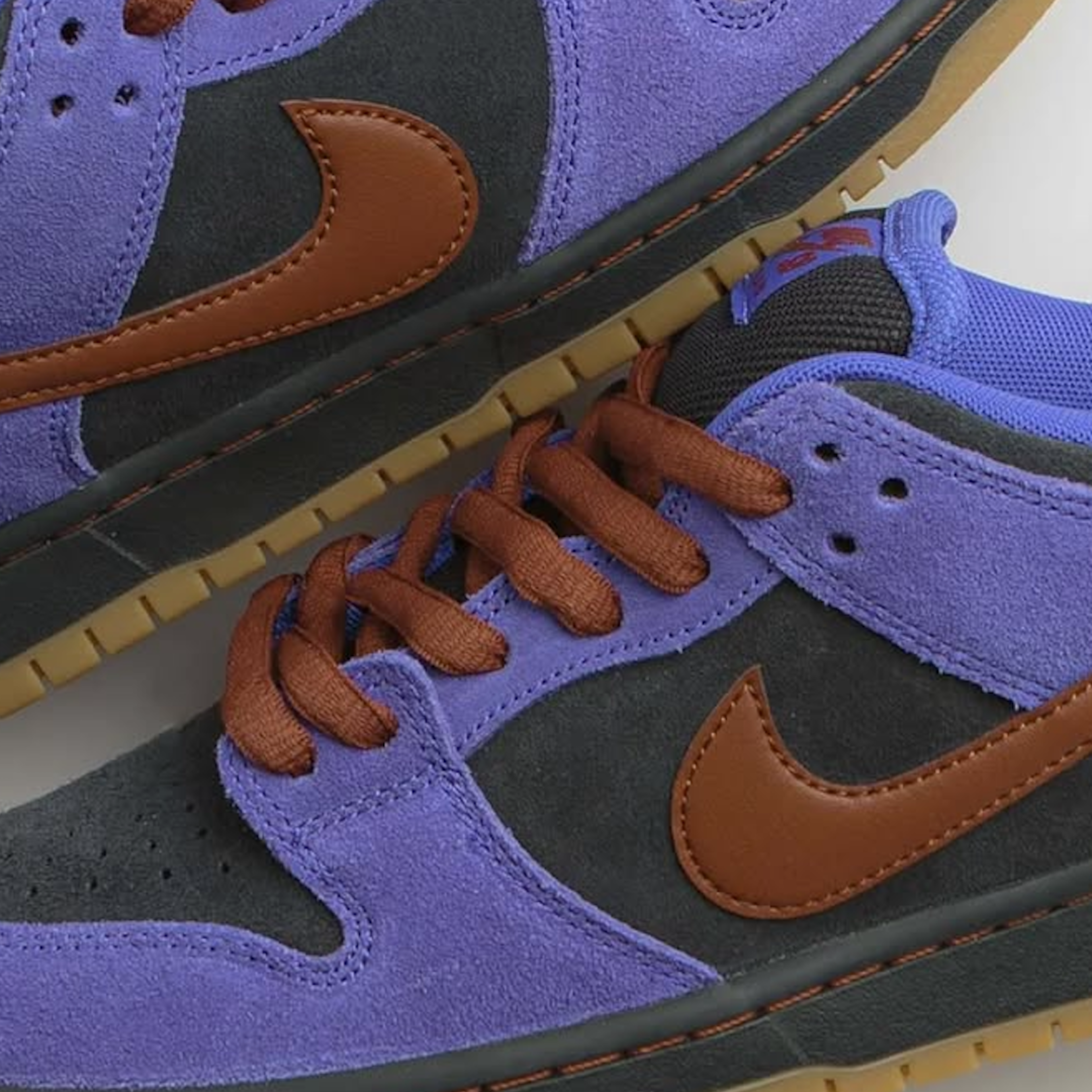 Pro and Am Skateboarders - Skateboarding