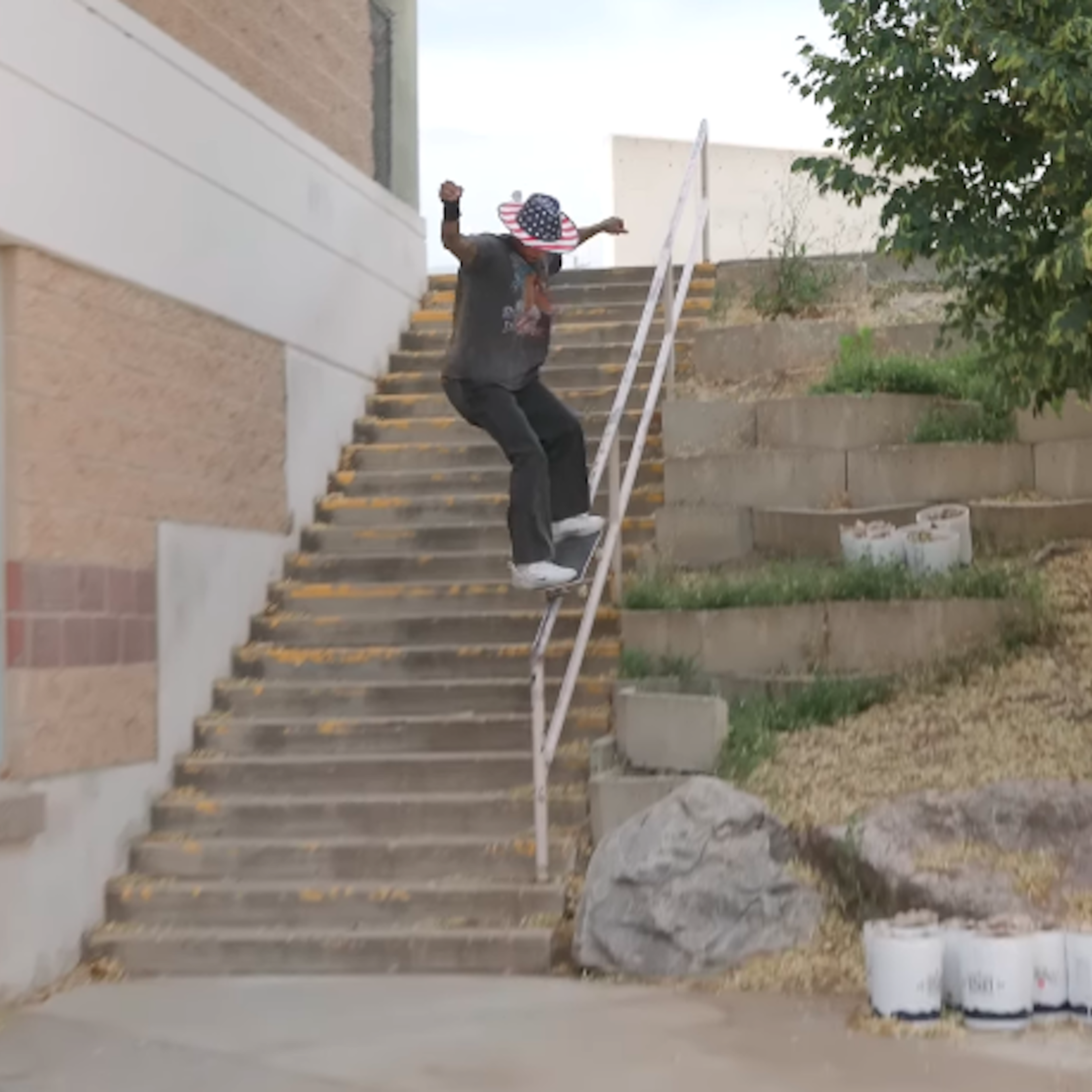 Learn How to heelflip on a Skateboard in 5 Simple Steps - Skateboarding