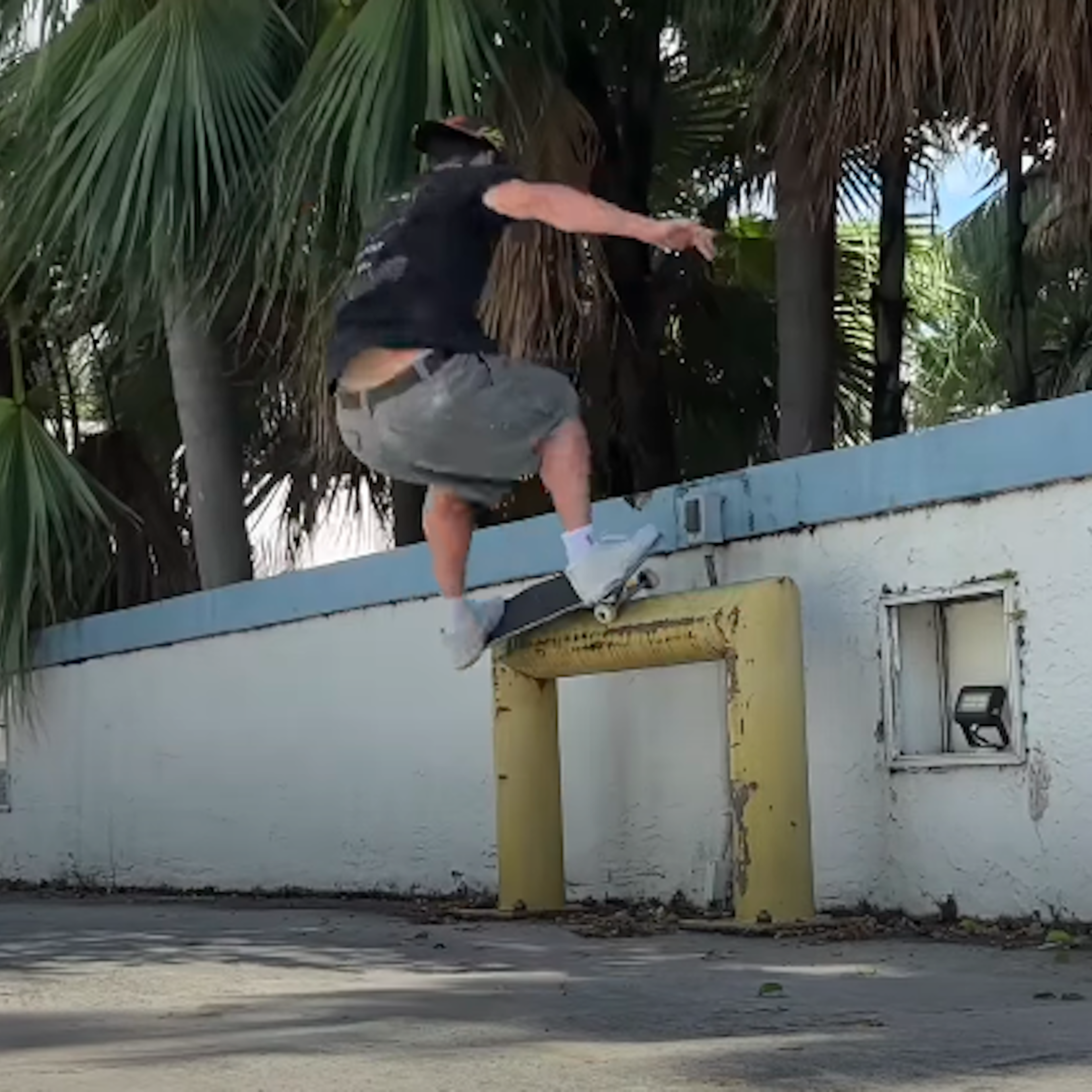 Learn How to heelflip on a Skateboard in 5 Simple Steps - Skateboarding