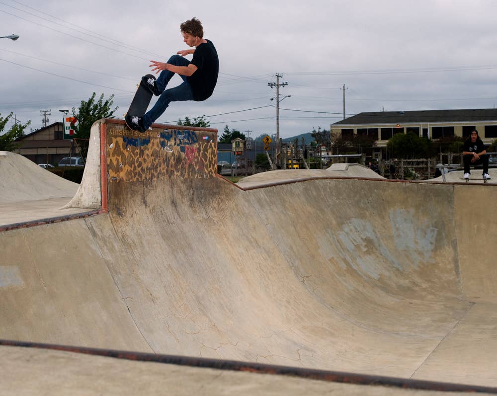Ben Hatchell newsHIT: Ignorance Is Bliss - Skateboarding